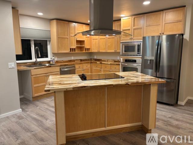 2 BR, 1 BA Apartment 396 Evergreen Park Rd, Unit Unit B, Camano, WA 98282
