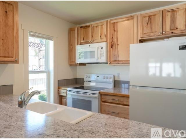 2 BR, 1 BA Apartment 303 W Highland Ave, Unit A, Chelan, WA 98816