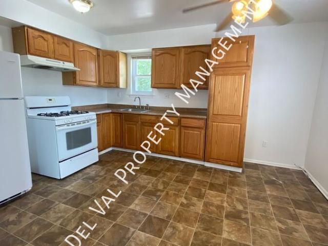 2 BR, 1 BA Apartment 303 Corinthian Avenue, Essington, PA 19029