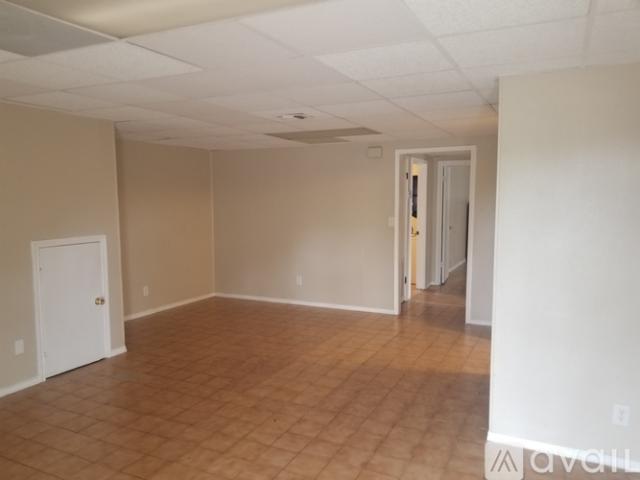 2 BR, 1 BA Apartment 300 E Champion Street, Unit 2, Edinburg, TX 78539
