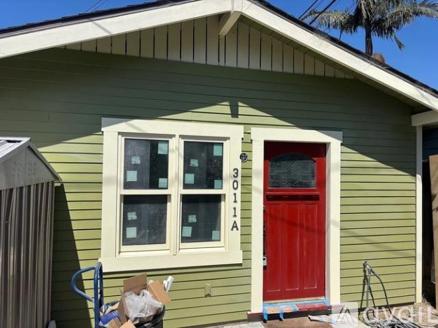 2 BR, 1 BA Apartment 3011 E 5th St, Long Beach, CA 90814