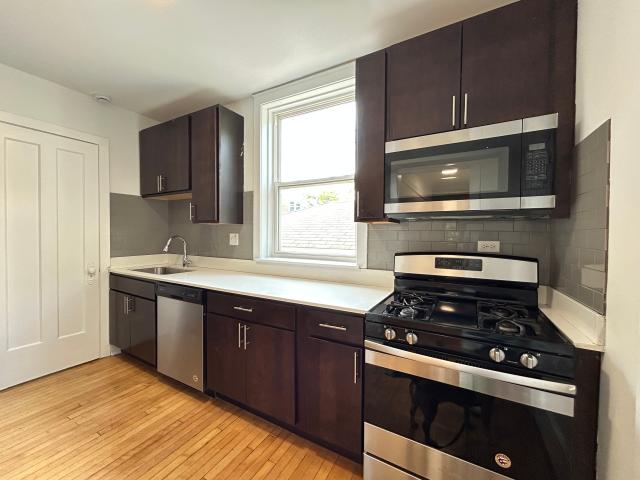 2 BR, 1 BA Apartment 3018 North Karlov Avenue, Chicago, IL 60641