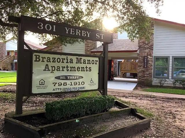 2 BR, 1 BA Apartment 301 Yerby St Brazoria, TX 77422