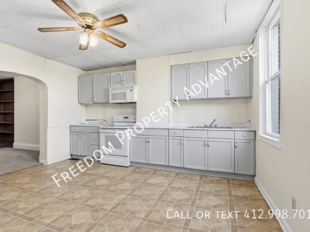 2 BR, 1 BA Apartment 301 Linnview Ave, Pittsburgh, PA 15210