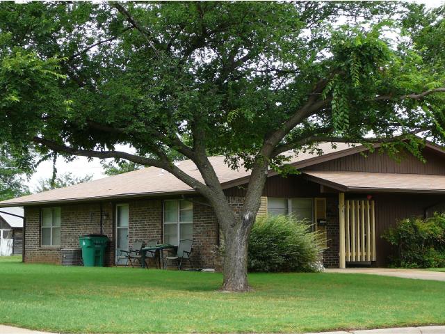 2 BR, 1 BA Apartment 302 S. Bridge Street, Henrietta, TX 76365