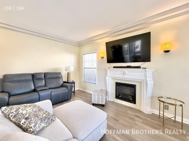 2 BR, 1 BA Apartment 3031 Wellington Rd, Los Angeles, CA 90016