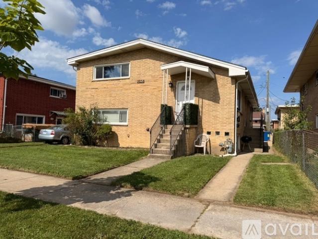 2 BR, 1 BA Apartment 3034 Houston Street, Unit 2B, Franklin Park, IL 60131