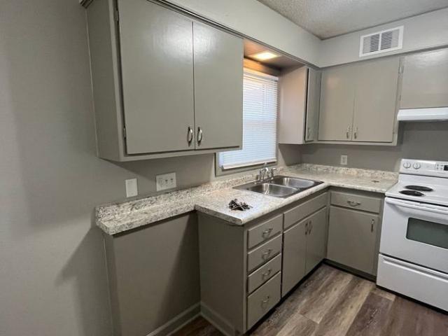 2 BR, 1 BA Apartment 307 E 16th St N, Newton, IA 50208
