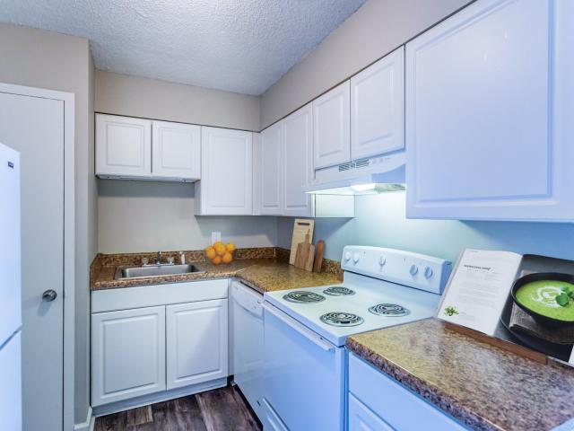 2 BR, 1 BA Apartment 305 S Bellevue Blvd Unit 305 302, Memphis, TN 38104