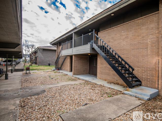 2 BR, 1 BA Apartment 305 S 7th St, Unit 423, Rogers, AR 72756