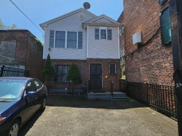 2 BR, 1 BA Apartment 308 14th Ave, Newark, NJ 07103