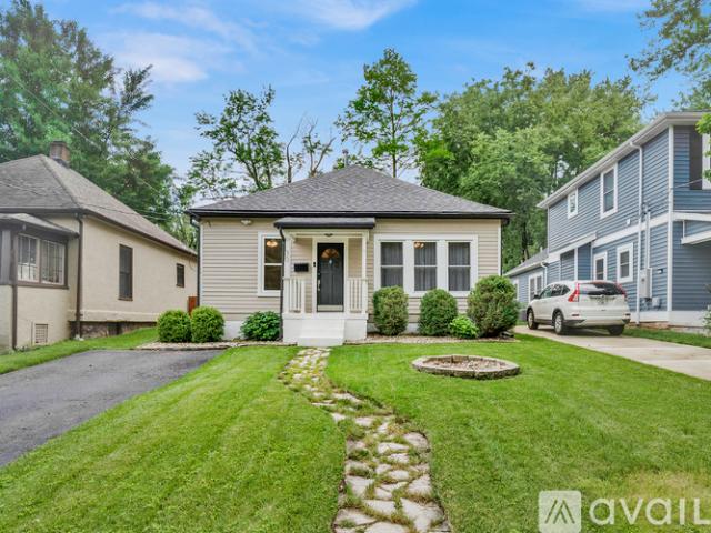 2 BR, 1 BA Apartment 30 W Jackson Rd, Saint Louis, MO 63119