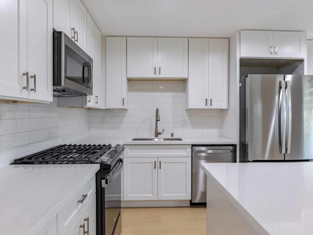 2 BR, 1 BA Apartment 313 & 325 E 17th Place Unit 313F, Costa Mesa, CA 92627