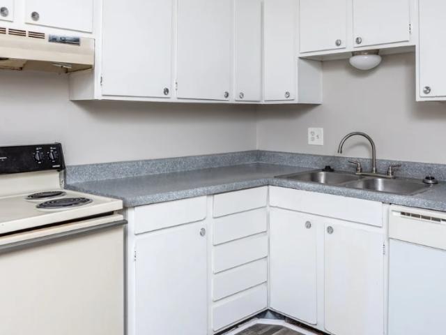 2 BR, 1 BA Apartment 310 Northlake Dr Suite #28 Unit 01 042, Warner Robins, GA 31093