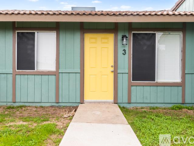 2 BR, 1 BA Apartment 3112 Denver Ave, Unit 6, Merced, CA 95348