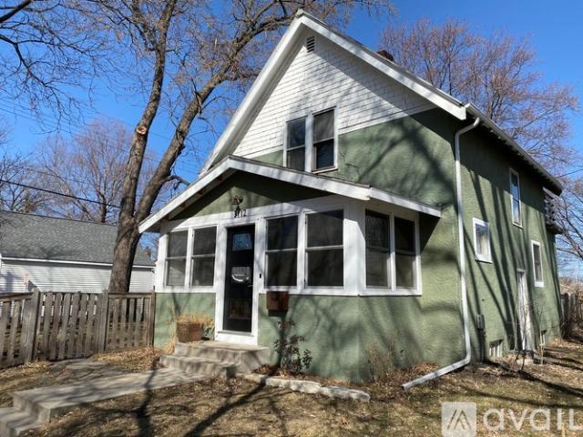 2 BR, 1 BA Apartment 3112 East 33rd Street, Minneapolis, MN 55406