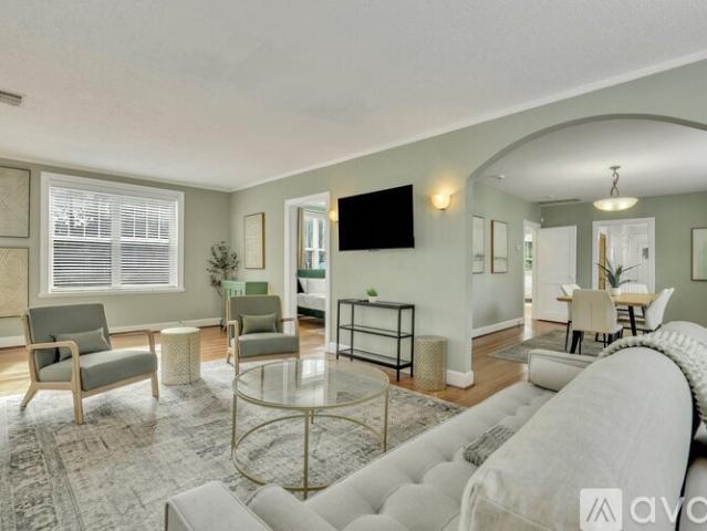 2 BR, 1 BA Apartment 311 Kinzie Ave, Savannah, GA 31404