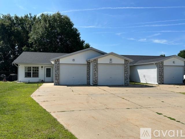 2 BR, 1 BA Apartment 317 Crestview Ln, Unit B, Nekoosa, WI 54457