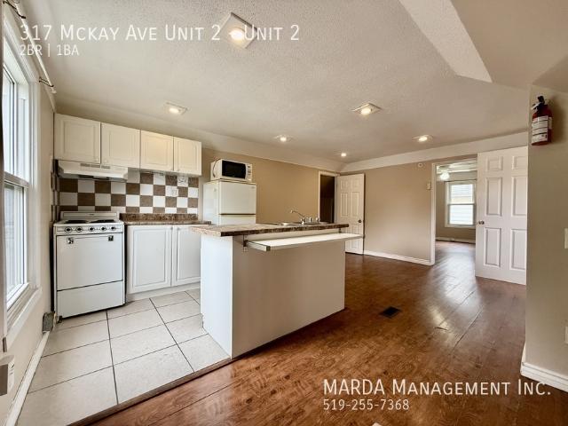 2 BR, 1 BA Apartment 317 Mckay Ave Unit 2, Windsor, ON N9B 1Z5