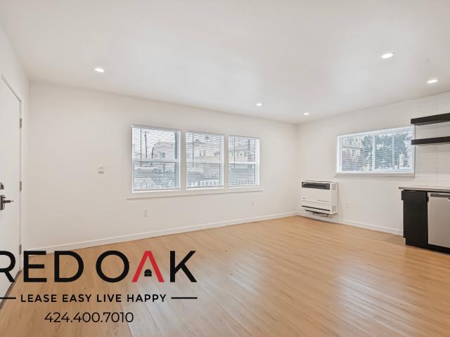 2 BR, 1 BA Apartment 3148 James M Wood Boulevard, Los Angeles, CA 90006