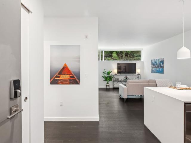2 BR, 1 BA Apartment 3150 Fairview Ave E, Seattle, WA 98102