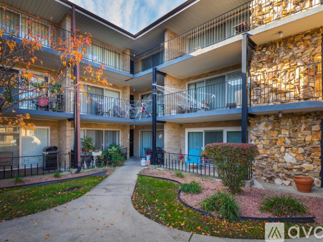 2 BR, 1 BA Apartment 3177 W 115th St, Unit 3W, Merrionette Park, IL 60803