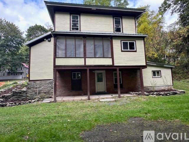 2 BR, 1 BA Apartment 318 E Main St, Unit 2, Hancock, NY 13783