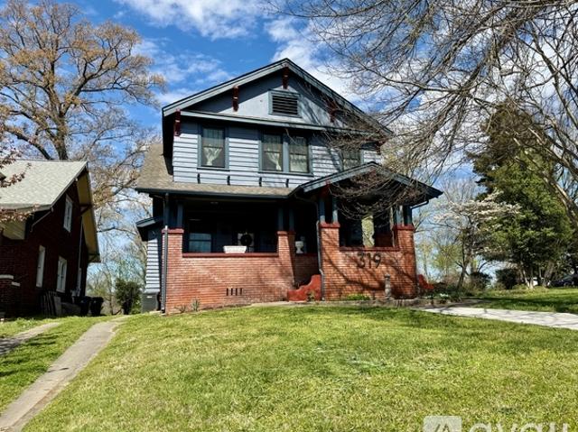 2 BR, 1 BA Apartment 319 E Scott Ave, Unit 3, Knoxville, TN 37917