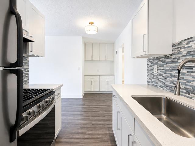 2 BR, 1 BA Apartment 319 N Heliotrope Dr, Los Angeles, CA 90004
