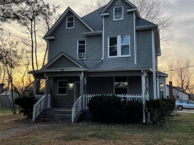 2 BR, 1 BA Apartment 319 North Hesperia St, Collinsville, IL 62234