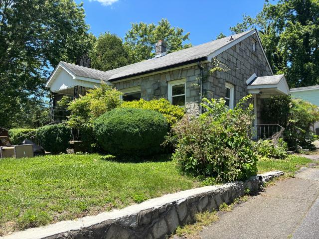 2 BR, 1 BA Apartment 323 Allen Street, Hendersonville, NC 28739