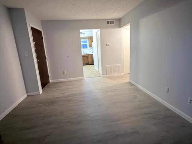 2 BR, 1 BA Apartment 3204 Fordhaven Road, Unit 3, Louisville, KY 40214