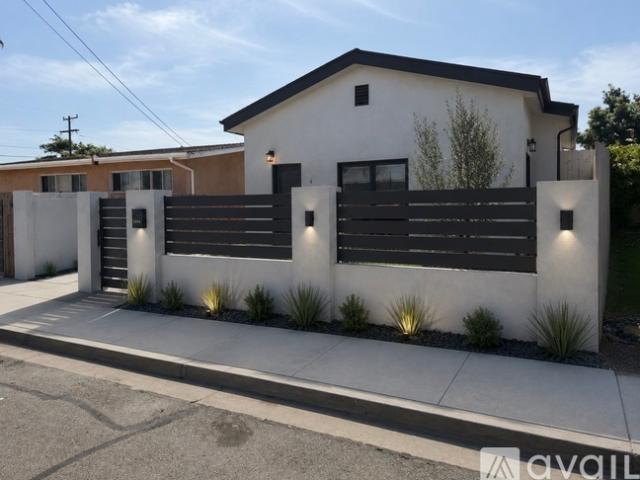 2 BR, 1 BA Apartment 3204 Neosho Place, San Diego, CA 92117
