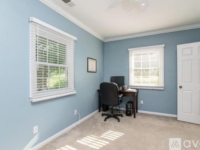 2 BR, 1 BA Apartment 3206 Selwyn Farms Lane Apt 4, Charlotte, NC 28209