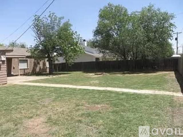 2 BR, 1 BA Apartment 3213 32nd Street, Lubbock, TX 79410