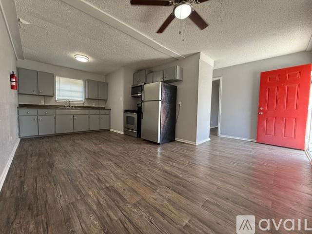 2 BR, 1 BA Apartment 321 Blanks St, Unit 10, Seguin, TX 78155