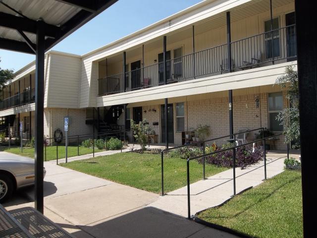 2 BR, 1 BA Apartment 321 SW Thomas, Burleson, TX 76028