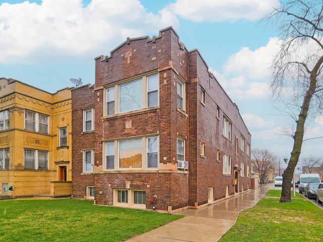 2 BR, 1 BA Apartment 3222 West Grace Street, Chicago, IL 60618