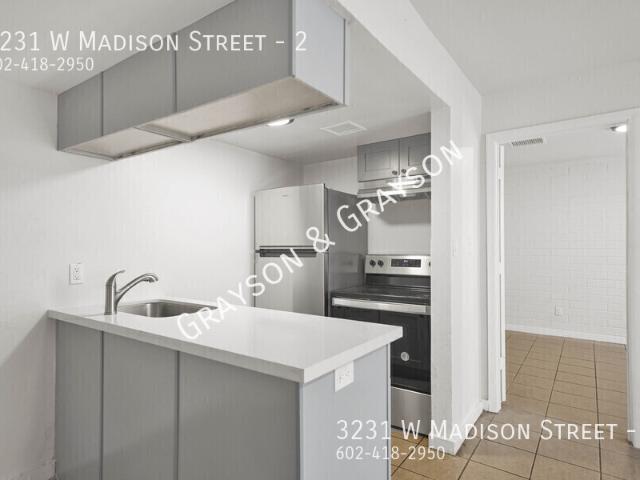 2 BR, 1 BA Apartment 3231 W Madison Street, Phoenix, AZ 85009