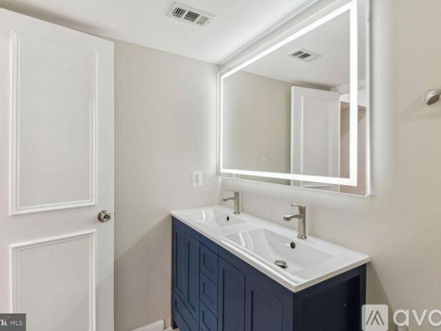 2 BR, 1 BA Apartment 327 8th St NE, Unit 8, Washington, DC 20002