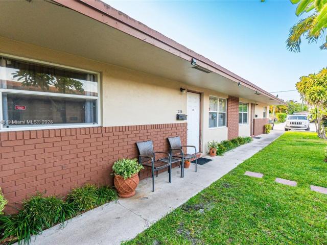 2 BR, 1 BA Apartment 324 Northeast 44th Street, Deerfield Beach, FL 33064