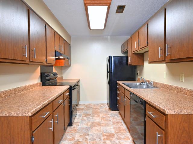 2 BR, 1 BA Apartment 3260 Raven Oaks Drive, Dubuque, IA 52001