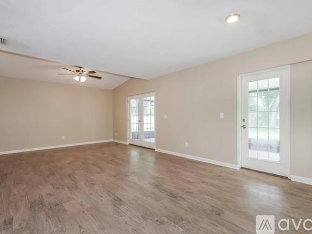 3 BR, 2.5 BA Apartment 5 S 511 Bonnie Ct, Naperville, IL 60563