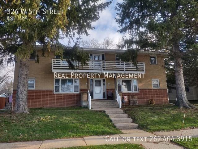 2 BR, 1 BA Apartment 326 W 5th Street, Oconomowoc, WI 53066