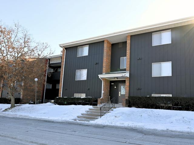 2 BR, 1 BA Apartment 3280 Raven Oaks Drive, Dubuque, IA 52001