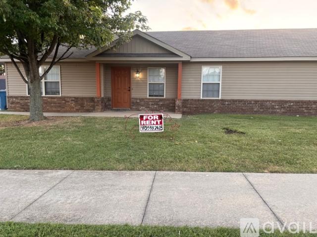 2 BR, 1 BA Apartment 3300 Southwest Victoria Place, Unit 2, Bentonville, AR 72712
