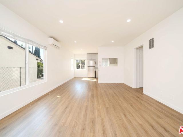 2 BR, 1 BA Apartment 332 South Wilton Place, Los Angeles, CA 90020