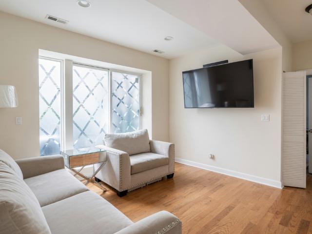 2 BR, 1 BA Apartment 3348 West Wilson, Chicago, IL 60625