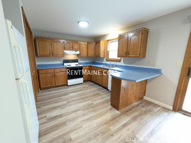 2 BR, 1 BA Apartment 33 Burleigh Rd. Apt Bangor, ME 04401