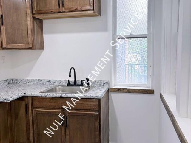 2 BR, 1 BA Apartment 3 Boggs Avenue, Pittsburgh, PA 15211